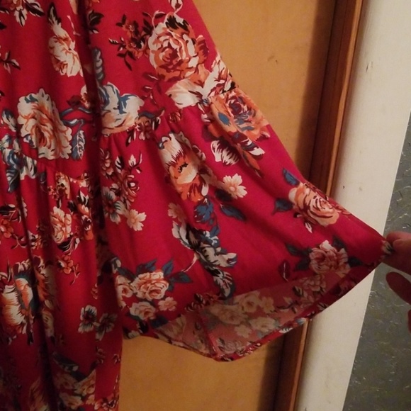 Absolutely Famous | Tops | Cute Red Top With Coral And Turquoise ...